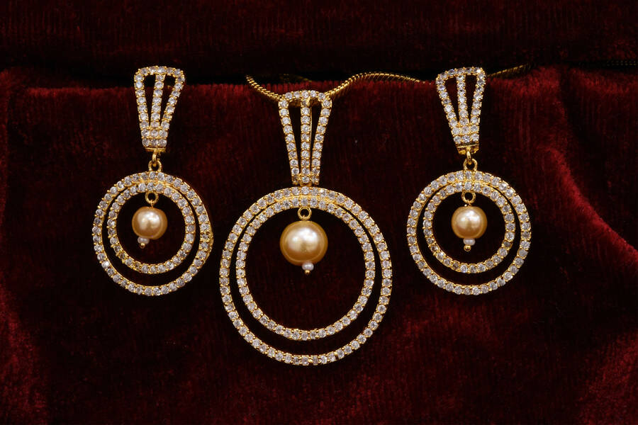 104.3 KMNT Listen Live - Chehalis, United States | Online Radio Box