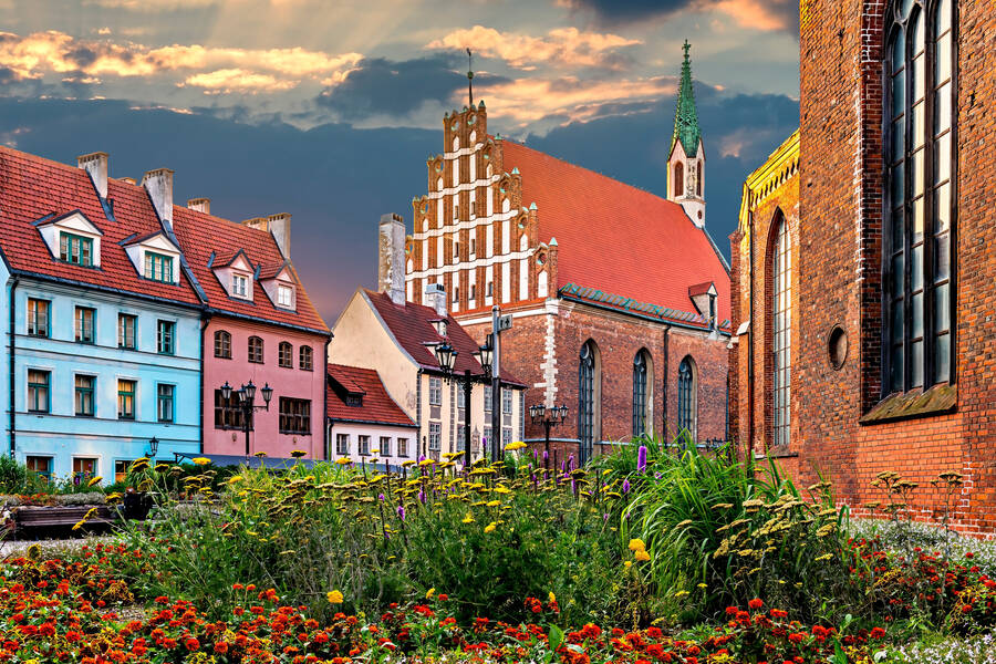 Gumbo 94.9 - WGUO Listen Live - Houma, United States | Online Radio Box