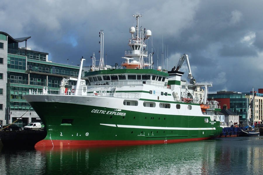 Hot 106 Listen Live - 106.3 MHz FM, Woonsocket, United States | Online ...