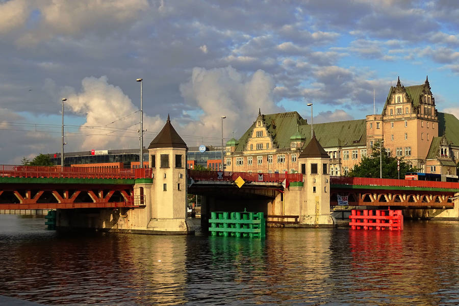 K105 Listen Live - WKOA, 105.3 MHz FM, Lafayette, United States ...