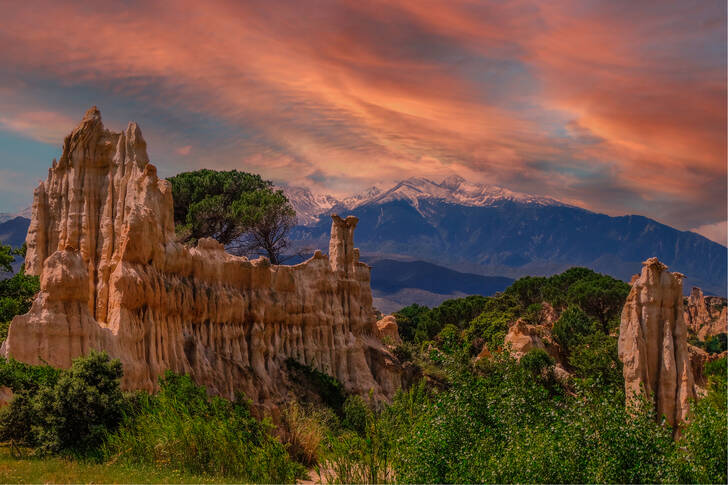 Sandy cliffs in Ille-sur-Têt Jigsaw Puzzle (Countries, France) | Puzzle ...