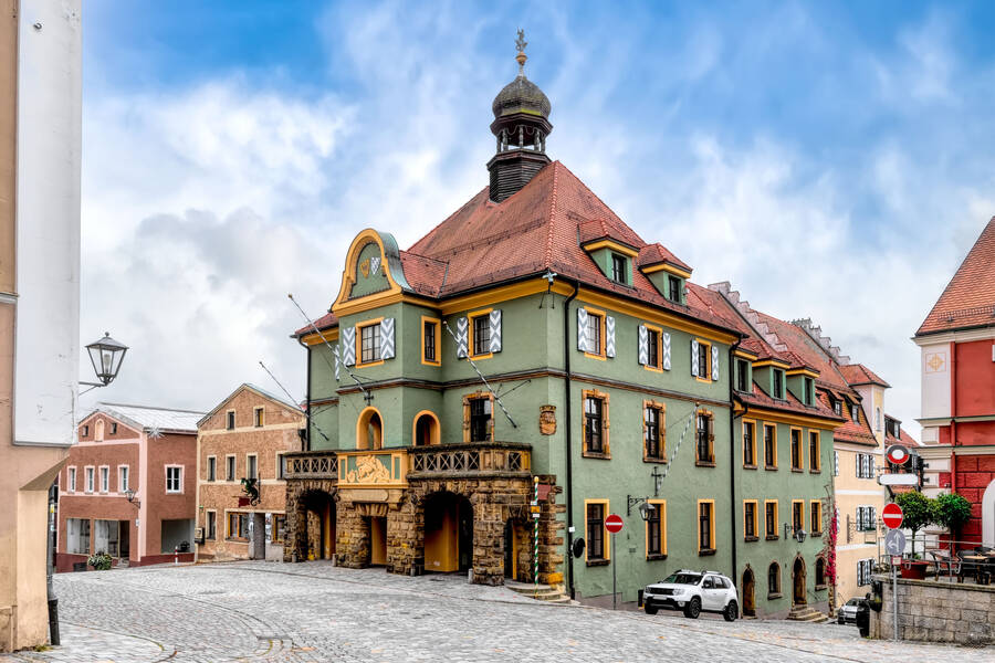 Okay FM Listen Live - 101.7 MHz FM, Accra, Ghana | Online Radio Box