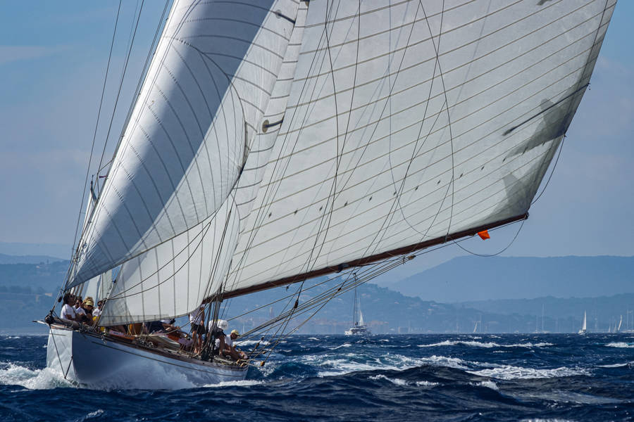 MGT FM streaming - 101.1 MHz FM, Kota Bandung, Indonesia | Online Radio Box