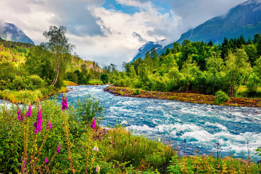 Radio Fiji Two Listen Live - 105.0 MHz FM, Suva, Fiji | Online Radio Box