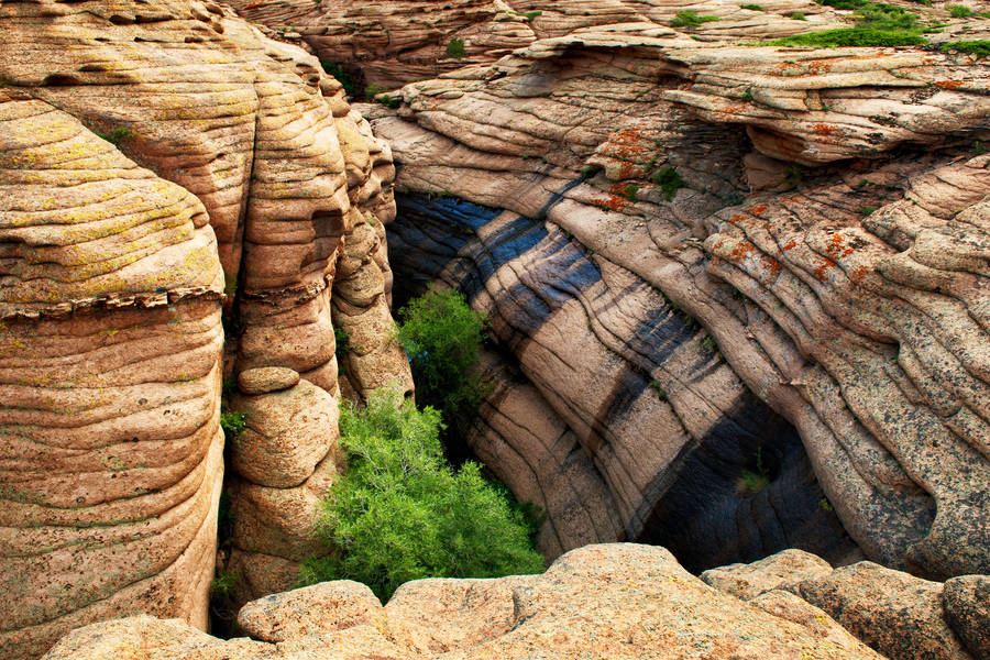 100.7 The Wolf Listen Live - KKWF, 100.7 MHz FM, Seattle, United States ...