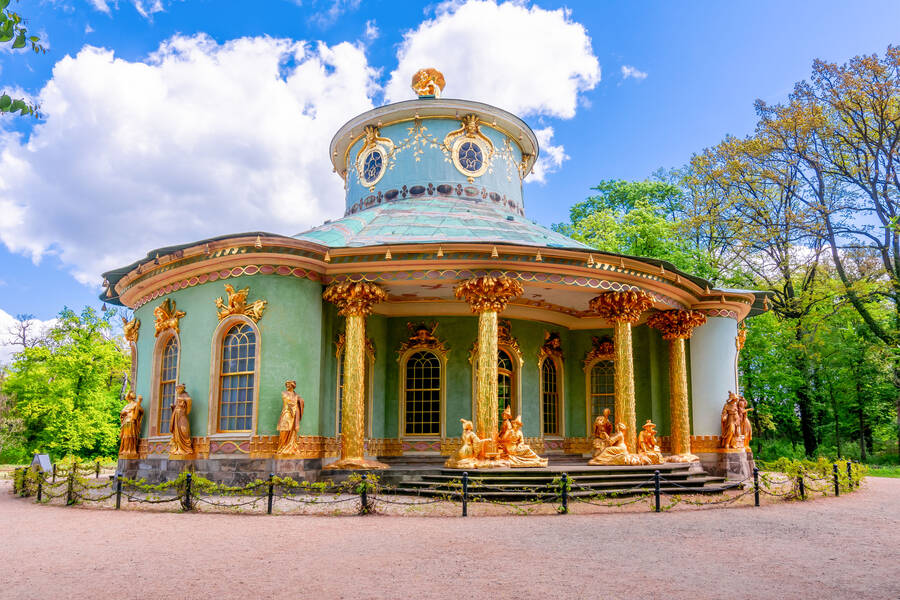 WAAV Listen Live - 980 kHz AM, Leland, United States | Online Radio Box