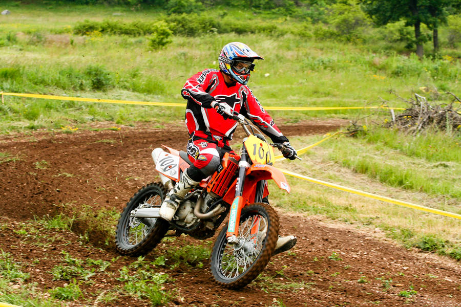 KQAK 105.7 FM Listen Live - Bend, United States | Online Radio Box