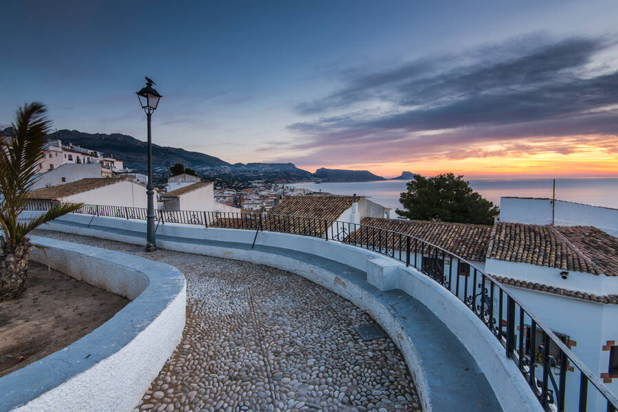 Q102 80s Listen Live - Dublin, Ireland | Online Radio Box