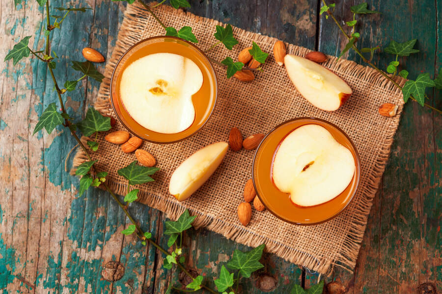 98.7 WFGR Listen Live - Grand Rapids, United States | Online Radio Box