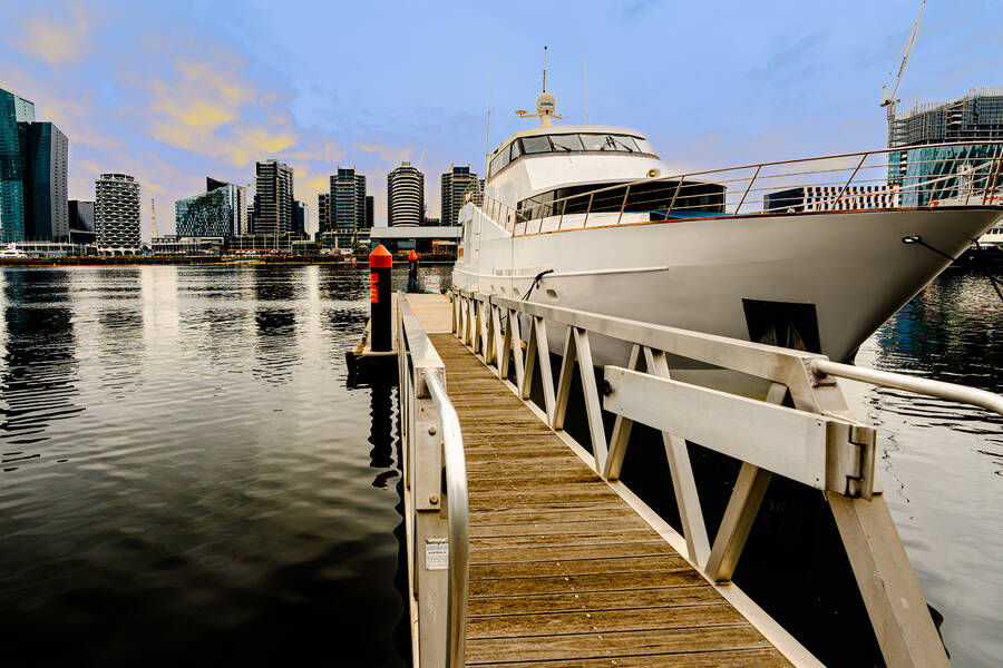 KREM Radio Listen Live - 91.1-101.1 MHz FM, Belize City, Belize ...