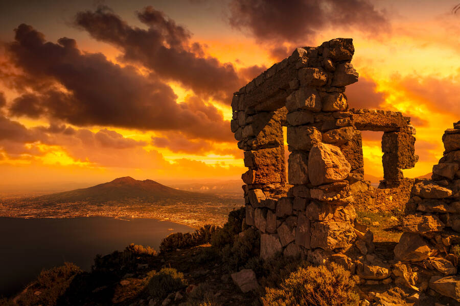 Current time in Naples, Italy. Local Time Zone. Time difference.