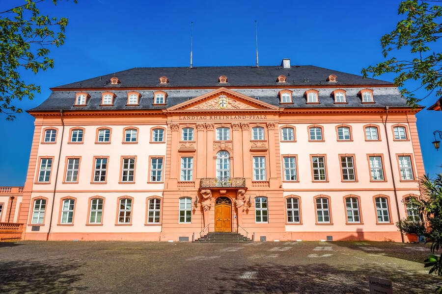 WQKT 104.5 Listen Live - Wooster, United States | Online Radio Box