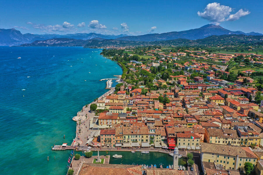 Bobar Radio Studio B2 Listen Live - 107.7 MHz FM, Bijeljina, Bosnia and ...