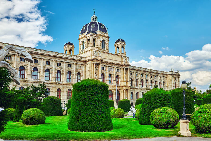 KFRM Listen Live - 550 kHz AM, Salina, United States | Online Radio Box